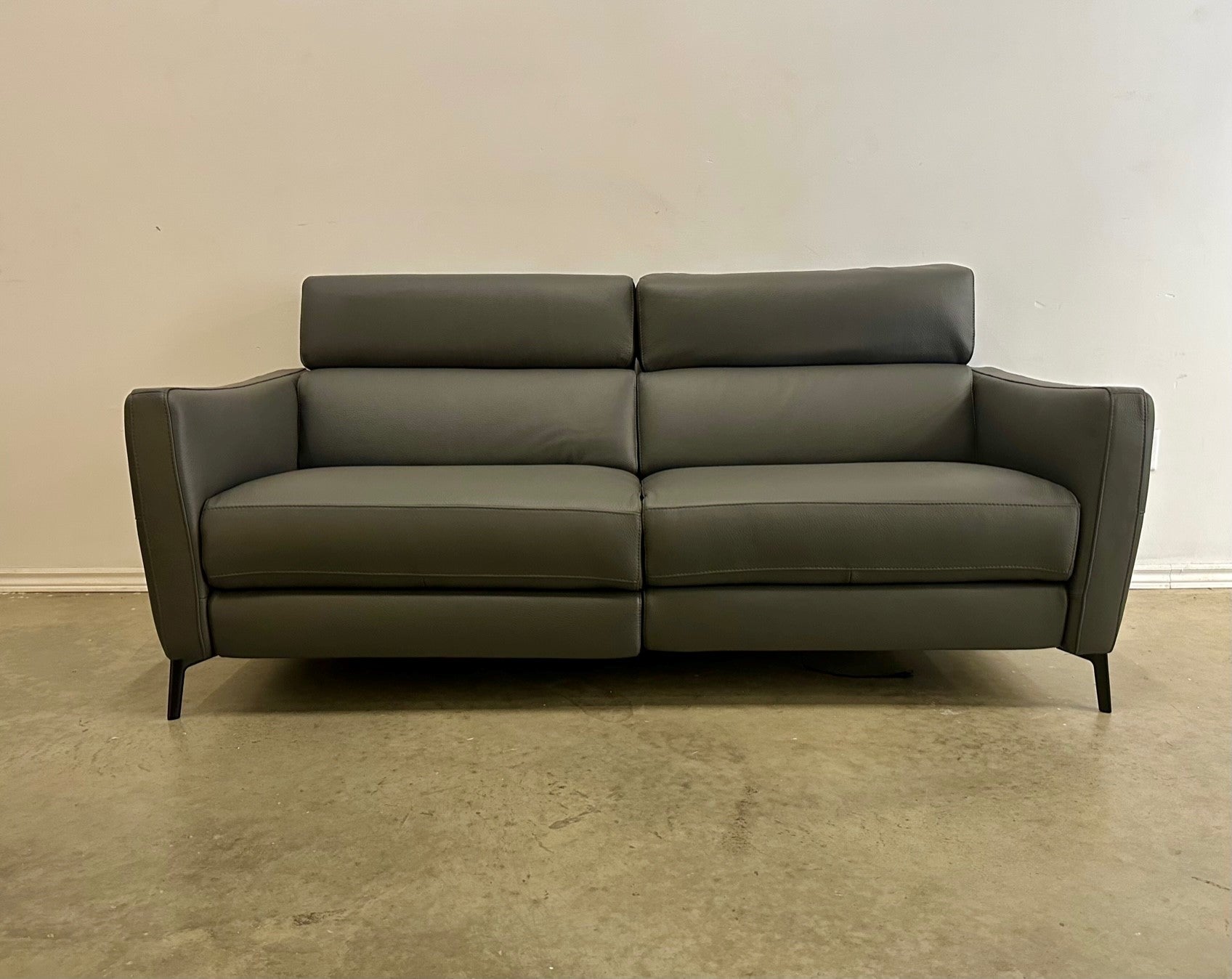 GREG ITALIAN LEATHER RECLINING SOFA BY NATUZZI – Haywards Interiors